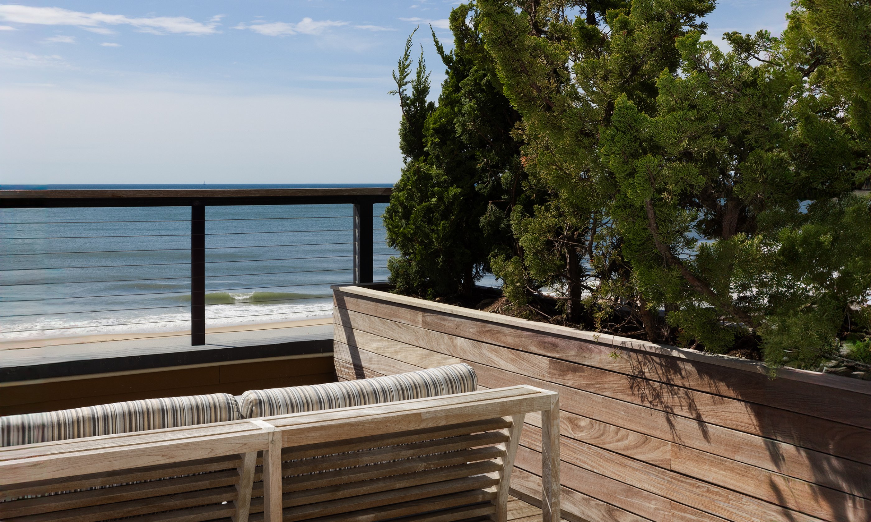 Oceanfront Two Queens in Montauk, NY | Gurney's Resorts